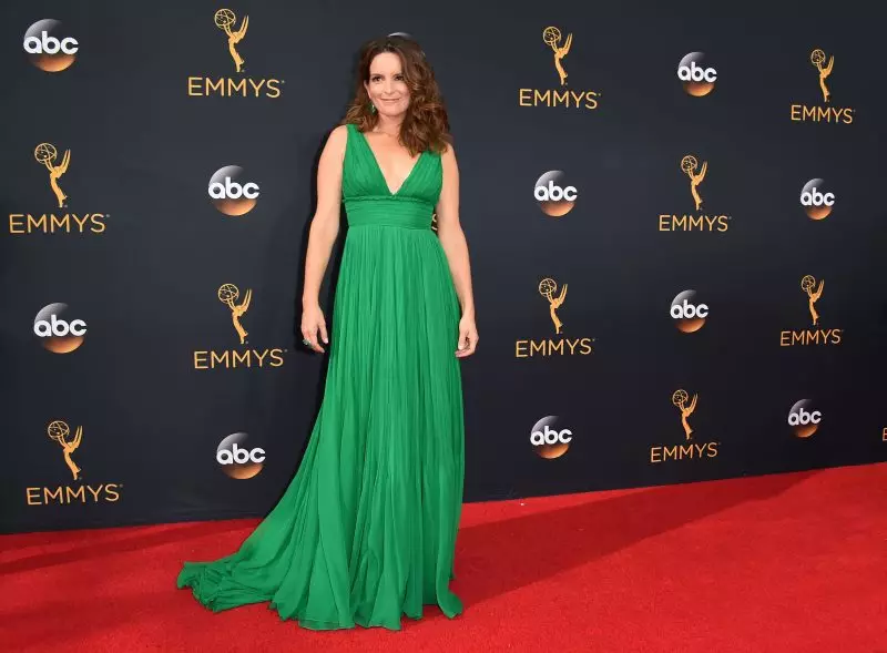 Merle Ginsberg weaget yn op 'e Emmys' Red Carpet Fashion 3679_3