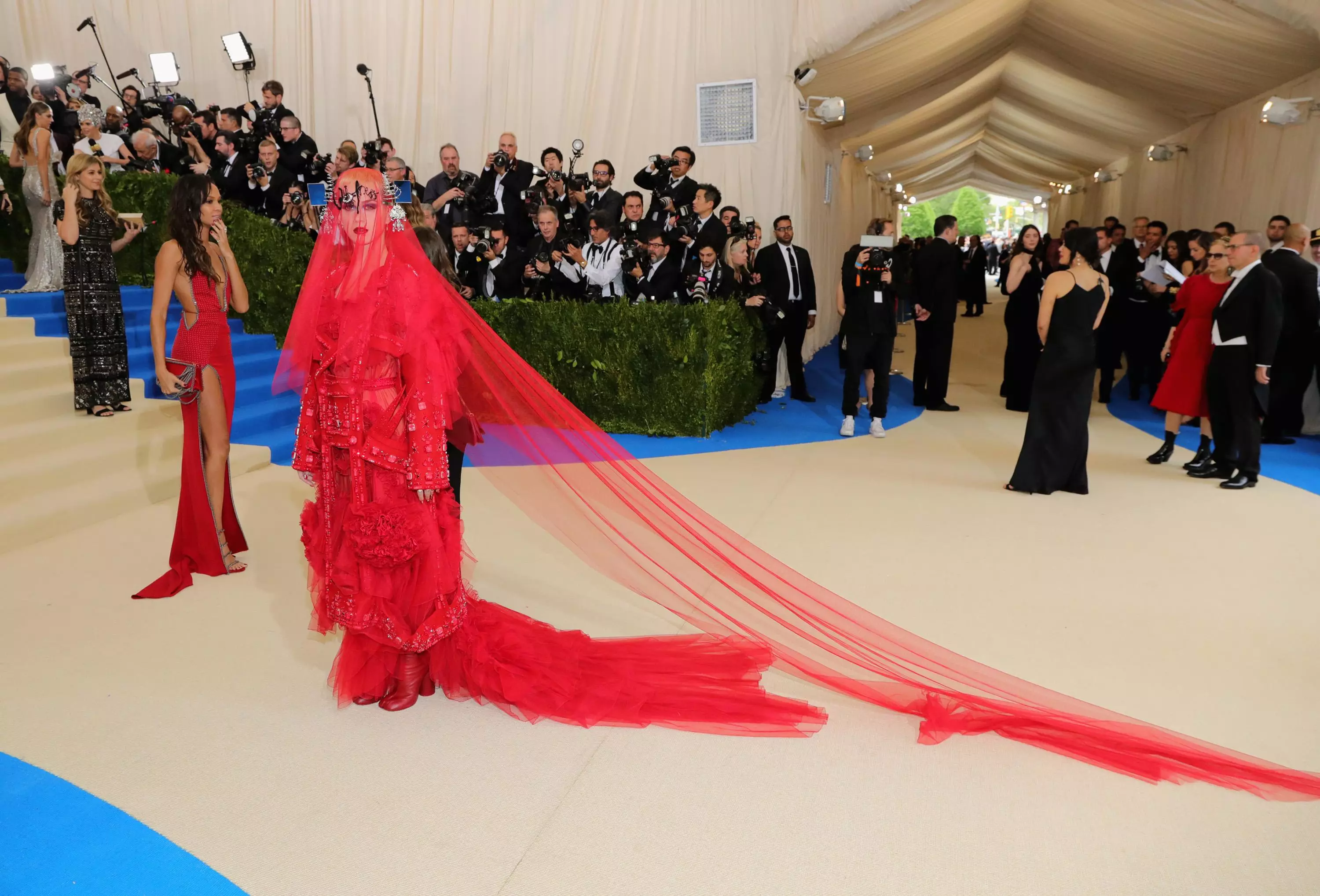Met Gala 2017: Everything That Went Down on the Red Carpet 36945_1