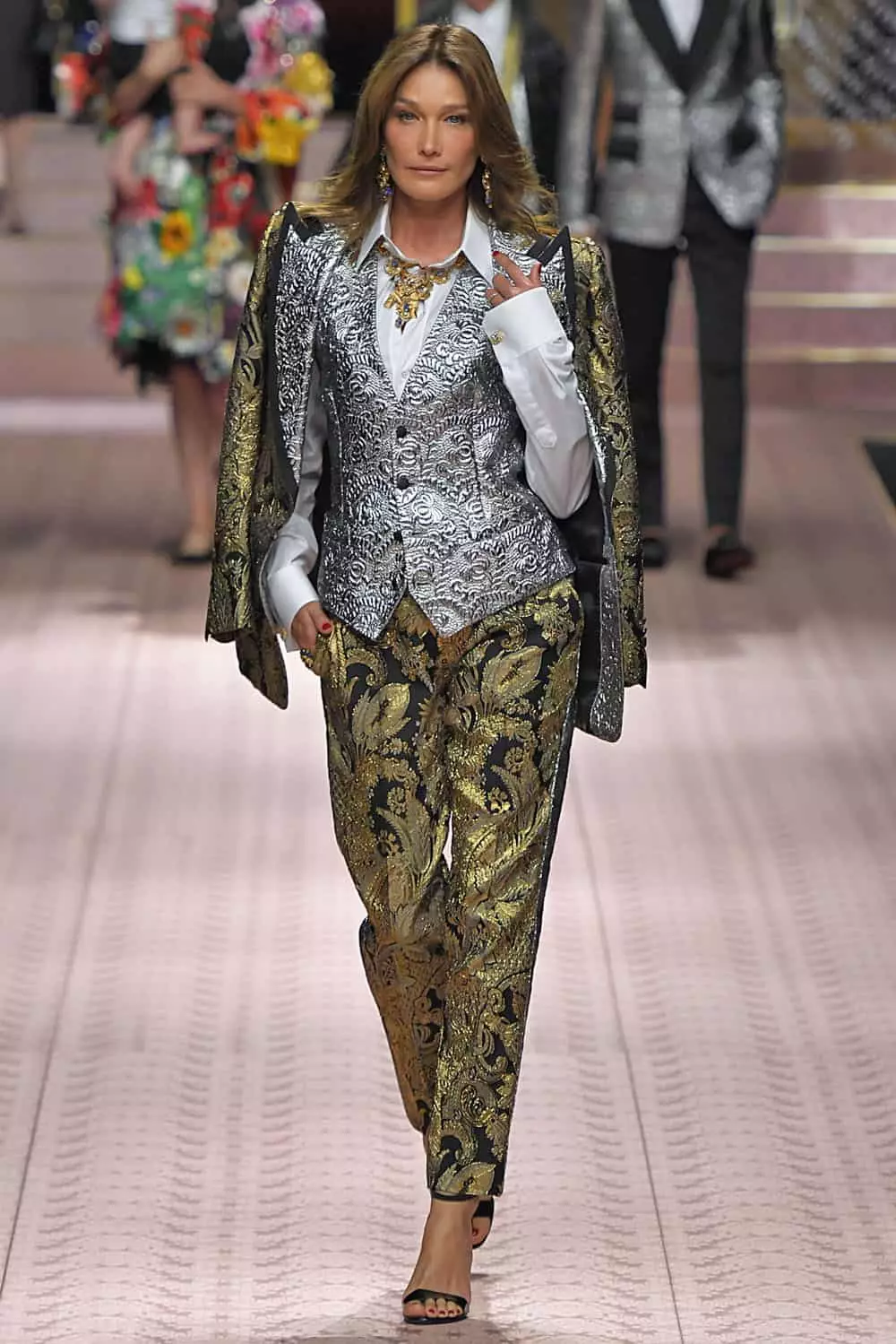 Na faia e Isabella Rossellini le Dolce & Gabbana Runway ma se Mafutaga a le Aiga 37134_2