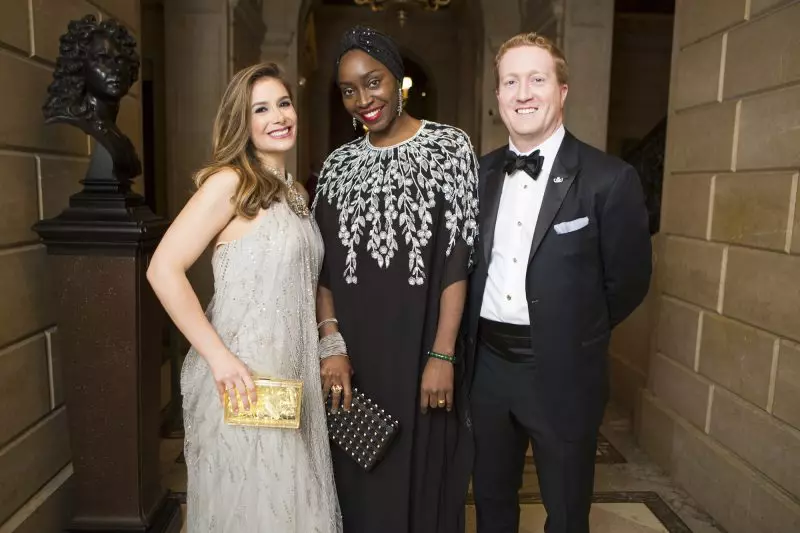 Yonke inkangeleko evela kwiFrick Young Fellows Ball 2017 kunye noCarolina Herrera 37149_12