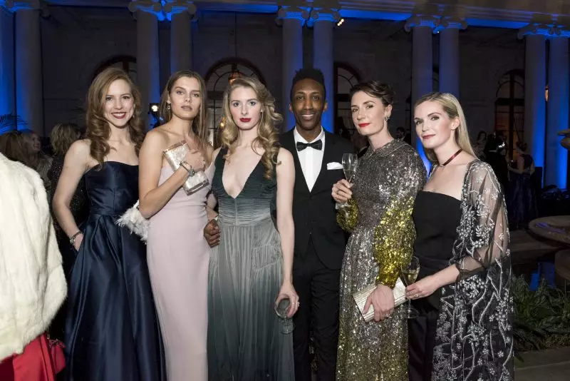 Visi žvilgsniai iš „The Frick Young Fellows Ball 2017“ su Carolina Herrera 37149_3