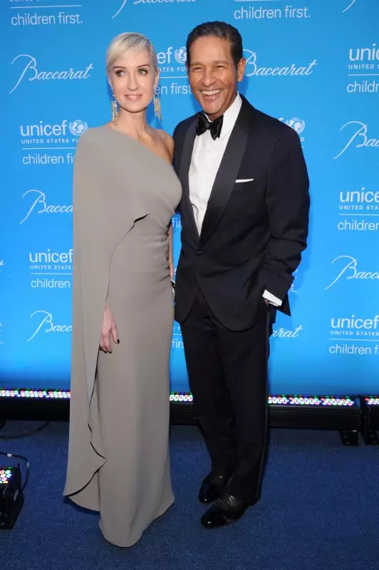 Topi Snowflake i UNICEF-it tërheq një turmë të mbushur me modë dhe të famshëm, mbledh 3.4 milionë dollarë 37153_11