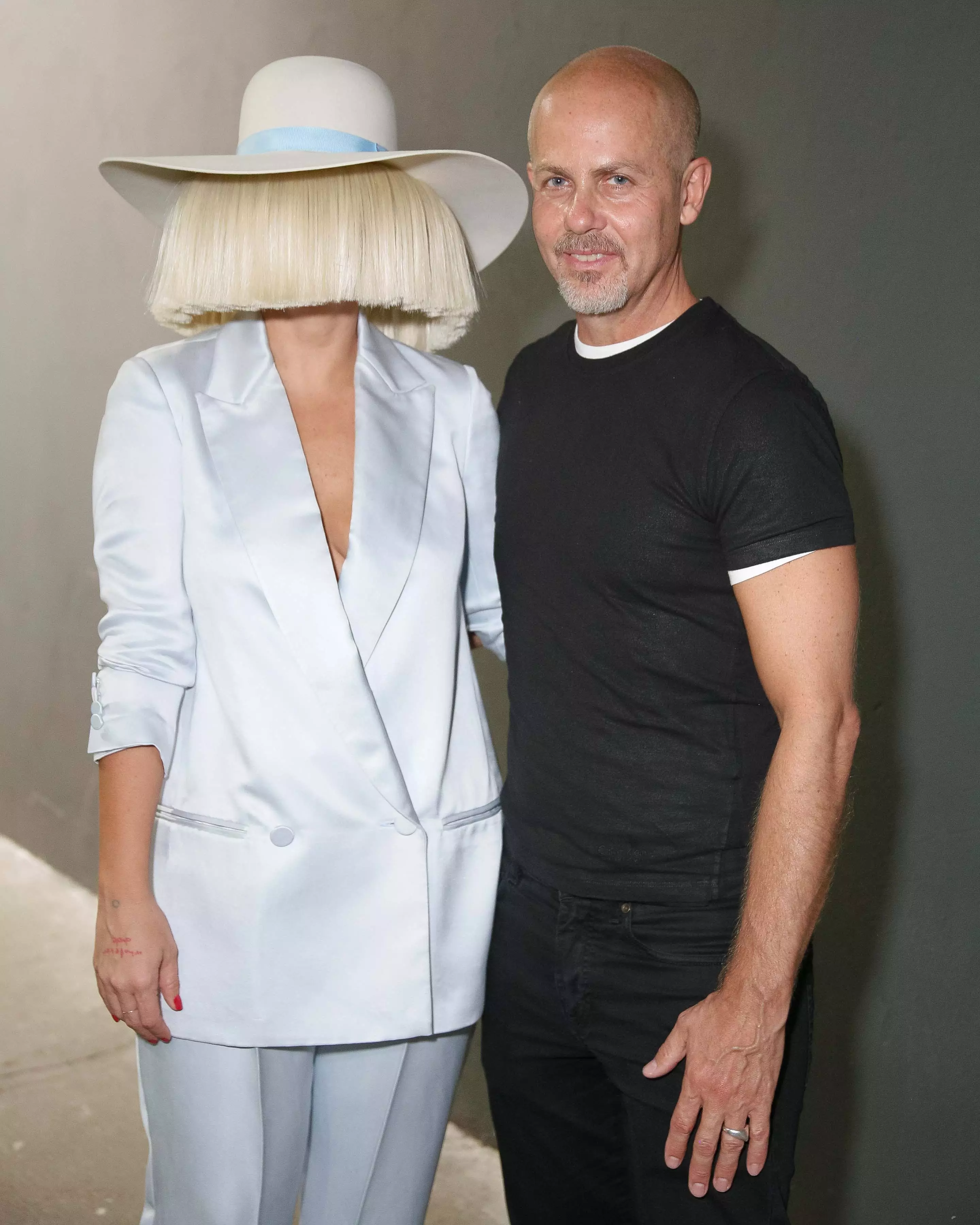 Sia performon në festën për burra të koleksionit Calvin Klein