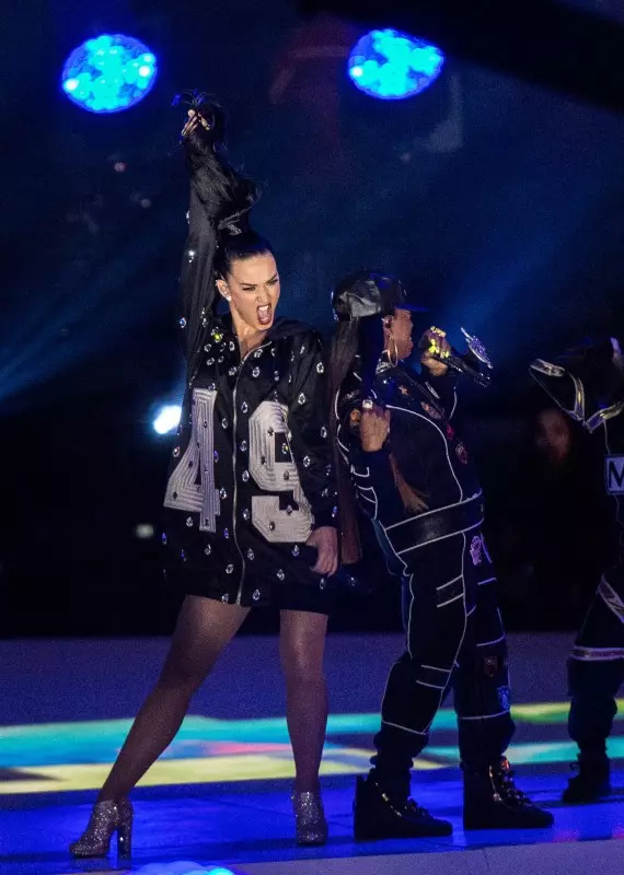 Katy Perry schittert in Moschino's herfstadvertenties 37291_4