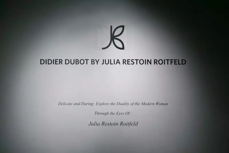 D'Julia Restoin Roitfeld feiert hir éischt Bijoukollektioun 37938_7