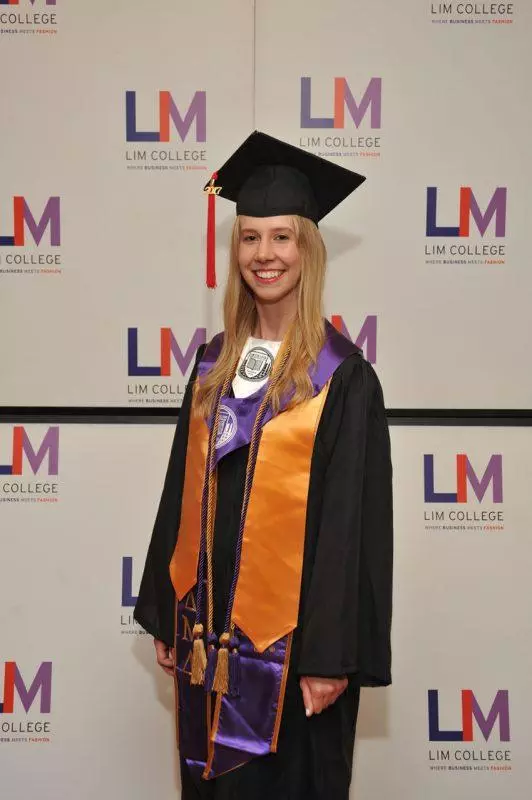 Liz Rodbell de Lord & Taylor da el discurso de apertura en la ceremonia de graduación de LIM College 38018_9