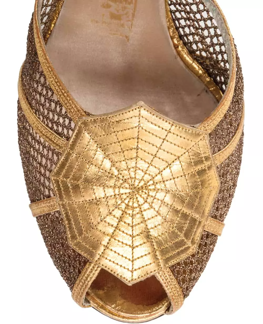 Stuart Weitzman enthüllt seine atemberaubende antike Schuhkollektion 3827_5