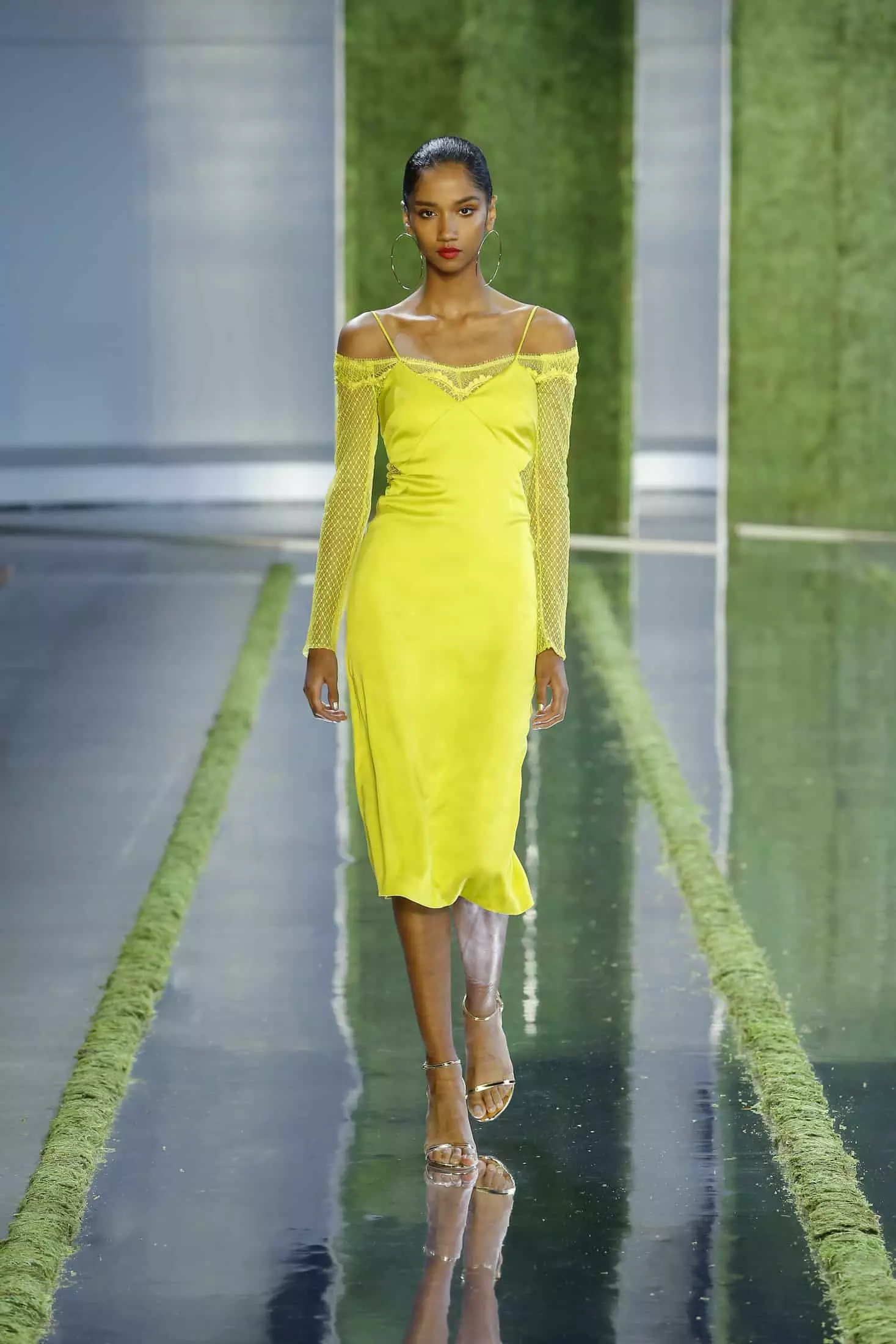 Cushnie bây giờ là một thương hiệu túi (và một người giỏi chết tiệt trong việc đó) 38345_2