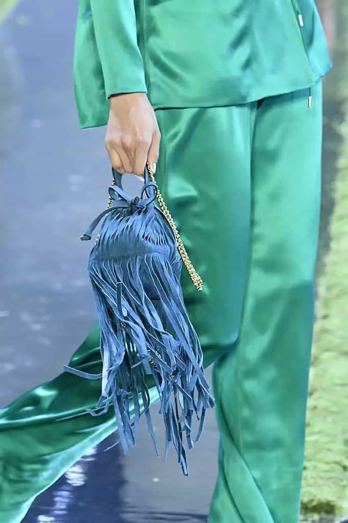 Cushnie သည် ယခု Bag Brand တစ်ခုဖြစ်သည် (ထို့ပြင် အလွန်ကောင်းမွန်သော အိတ်တစ်လုံးဖြစ်သည်) 38345_21