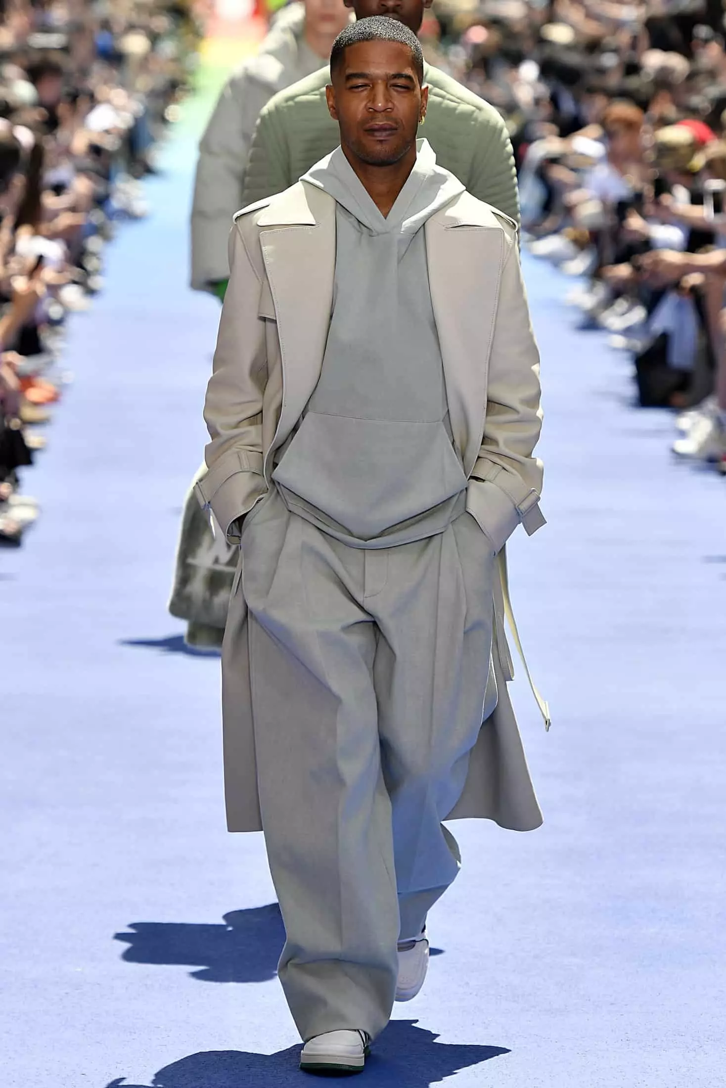 Virgil og Kanye deler en klem og et gråt på Louis Vuitton Men's Show 38356_6