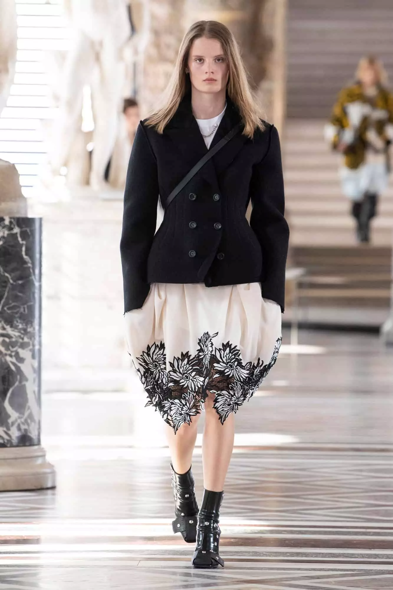 Tutus! Tøff punk! Louvre! Louis Vuitton Fall '21 signerer motemåneden med et smell 3846_19