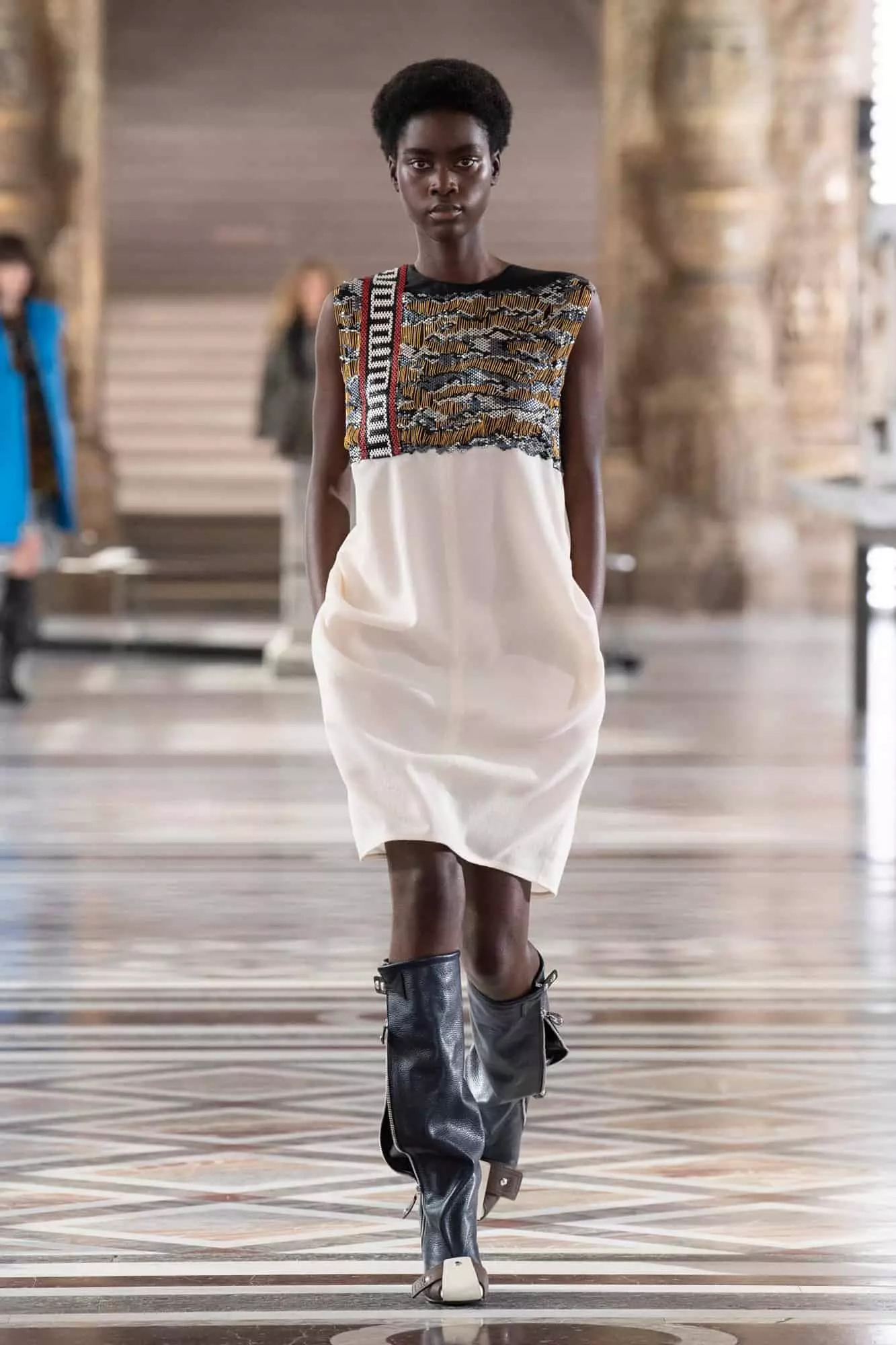 Tutus! Tøff punk! Louvre! Louis Vuitton Fall '21 signerer motemåneden med et smell 3846_31