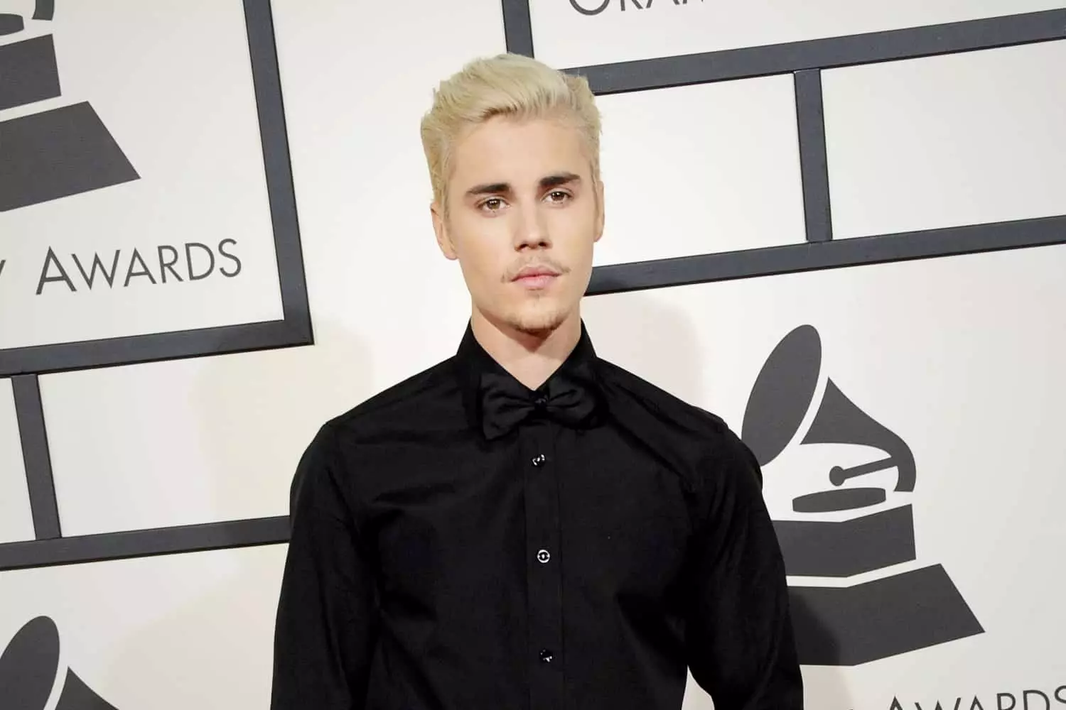 Justin Bieber estrea unha liña de roupa unisex