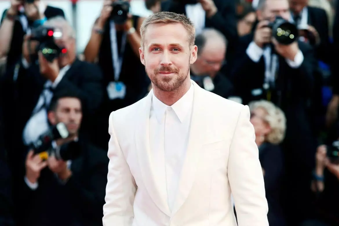 Midja ta 'Kuljum: L-Ewwel Rwol ta' Ambaxxatur tad-Ditta ta' Ryan Gosling, U Aktar Movimenti Biex Peruse