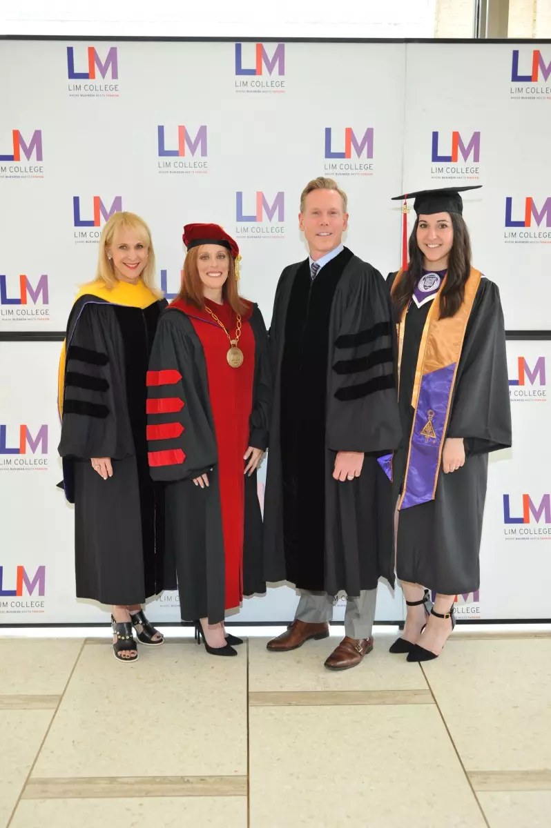 Neiman Marcus Exec Neva Hall Hais Lus Ntawm LIM College's 76th Commencement