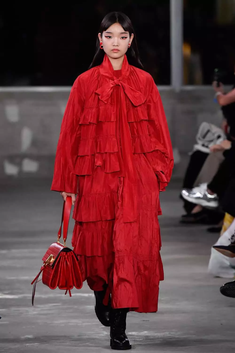 Δείτε κάθε ματιά από τη συλλογή Valentino's Pre-Fall 2019 39605_2