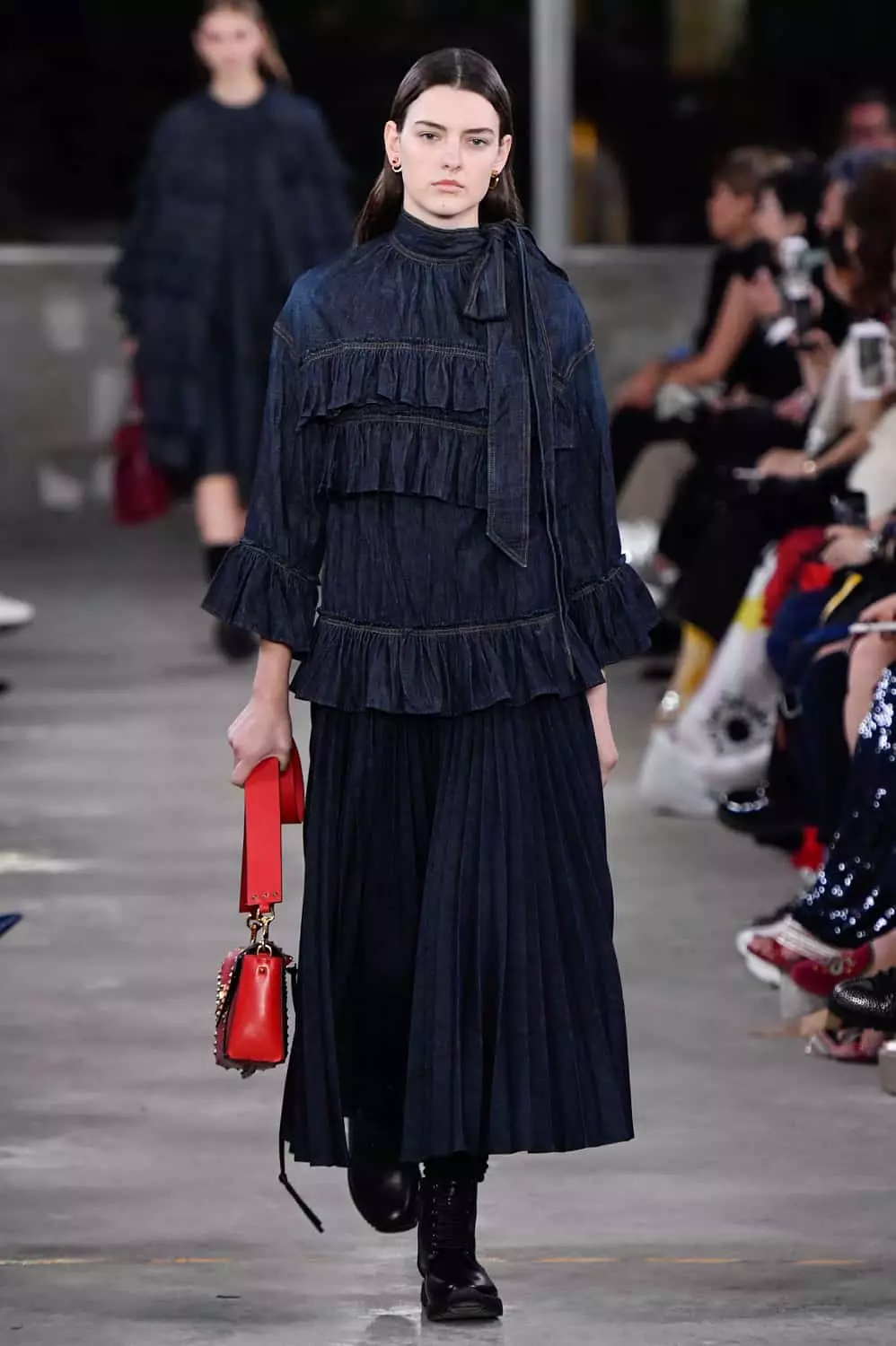 Gweler Every Look From Valentino’s Pre-Fall 2019 Collection 39605_56