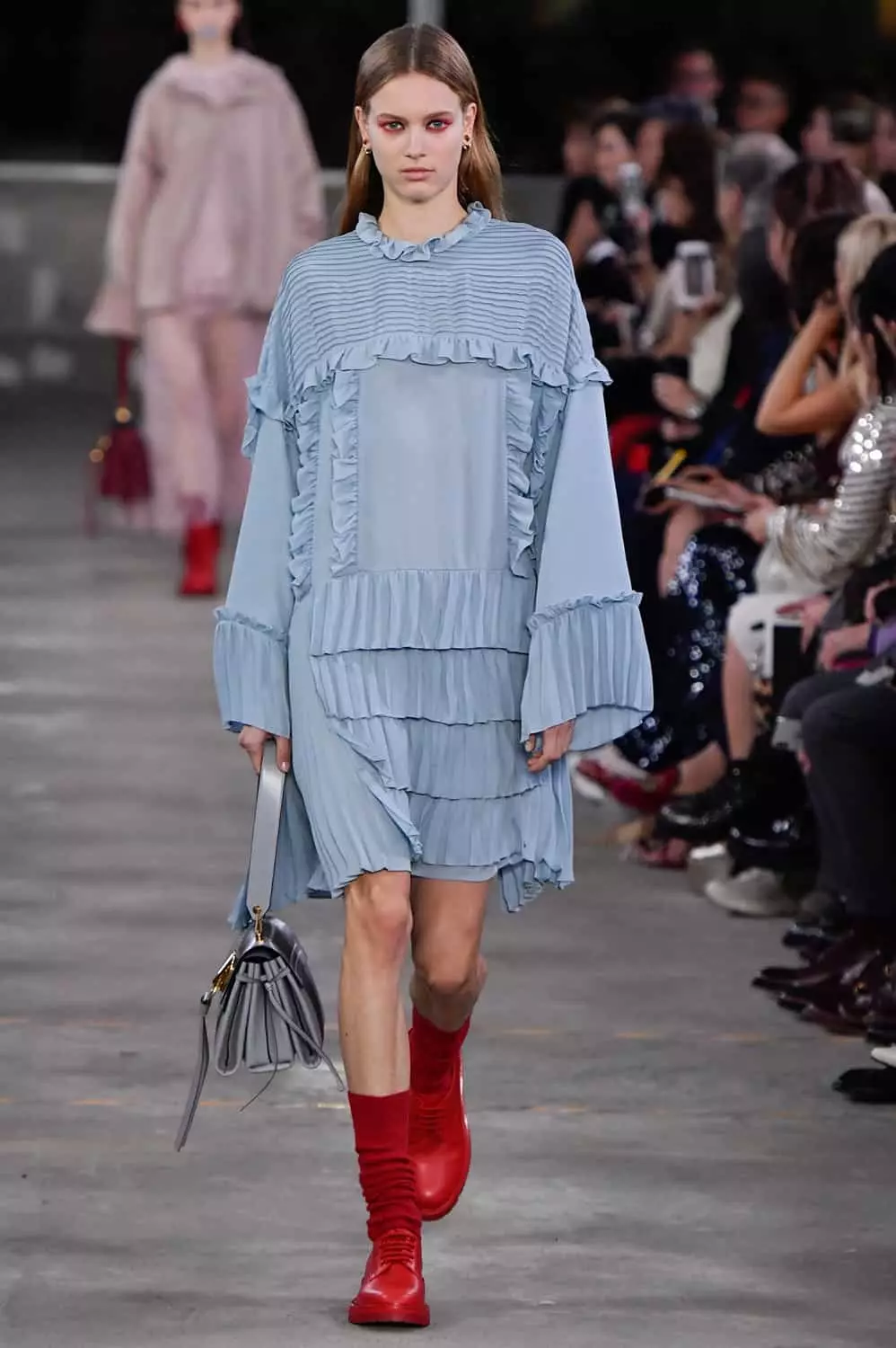 Valentino's Pre-Fall 2019 коллекциясынан ар бир көрүнүштү көрүңүз 39605_66