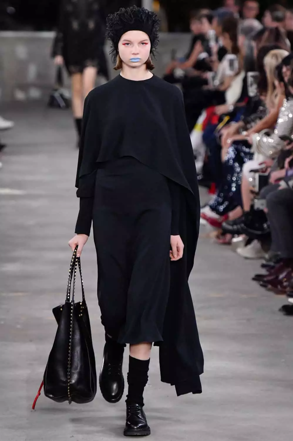 Δείτε κάθε ματιά από τη συλλογή Valentino's Pre-Fall 2019 39605_69