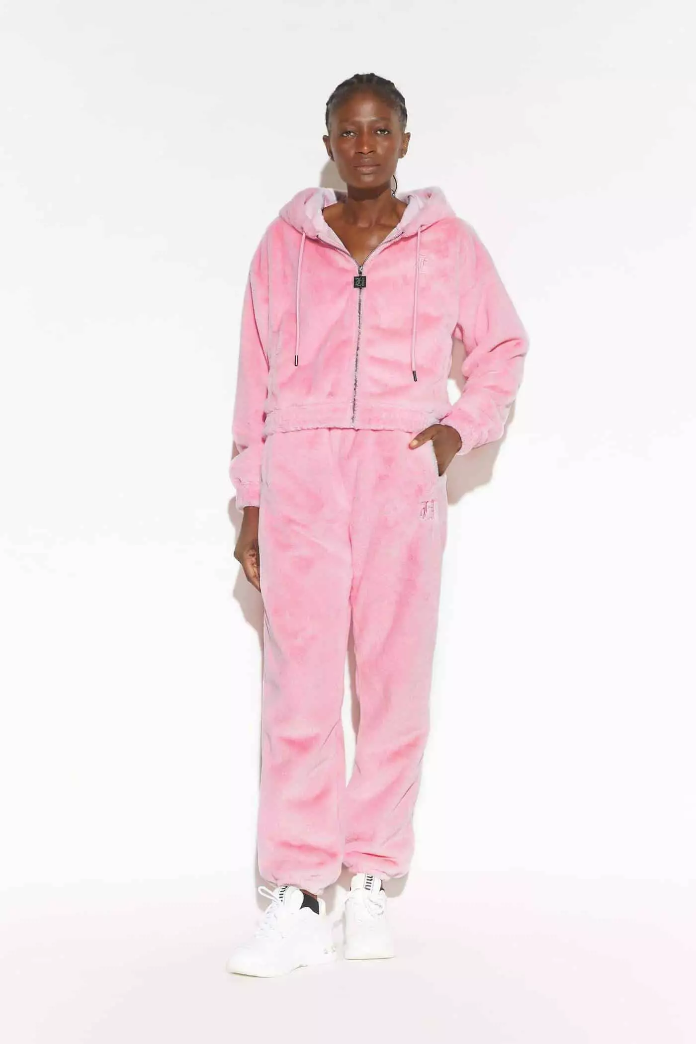 Flashback جۈمە! يېڭى Apparis x Juicy Couture Faux Fur Tracksuit غا ئېرىشكىلى بولمايدۇ 3997_2