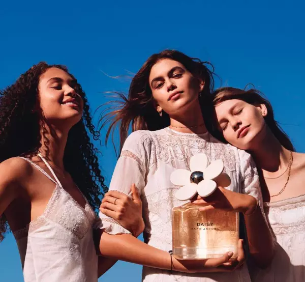 Kaia Gerber Fronts Campaign Marc Jacobs Daisy, Reese Witherspoon New Gig ជាមួយ Elizabeth Arden 40003_1