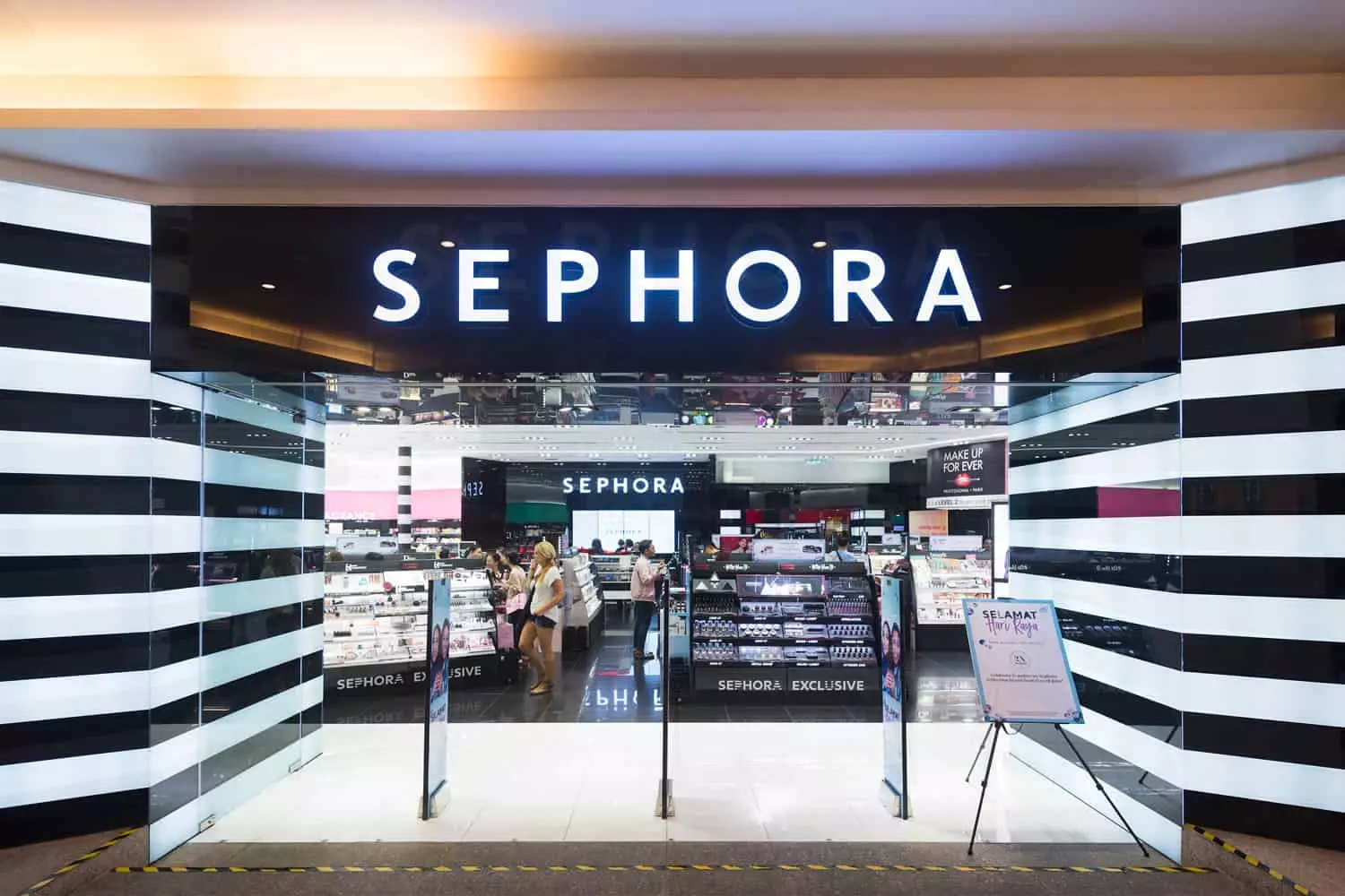 Een cult schoonheidsmerk is net uit de kast gehaald voor het vervalsen van Sephora-recensies