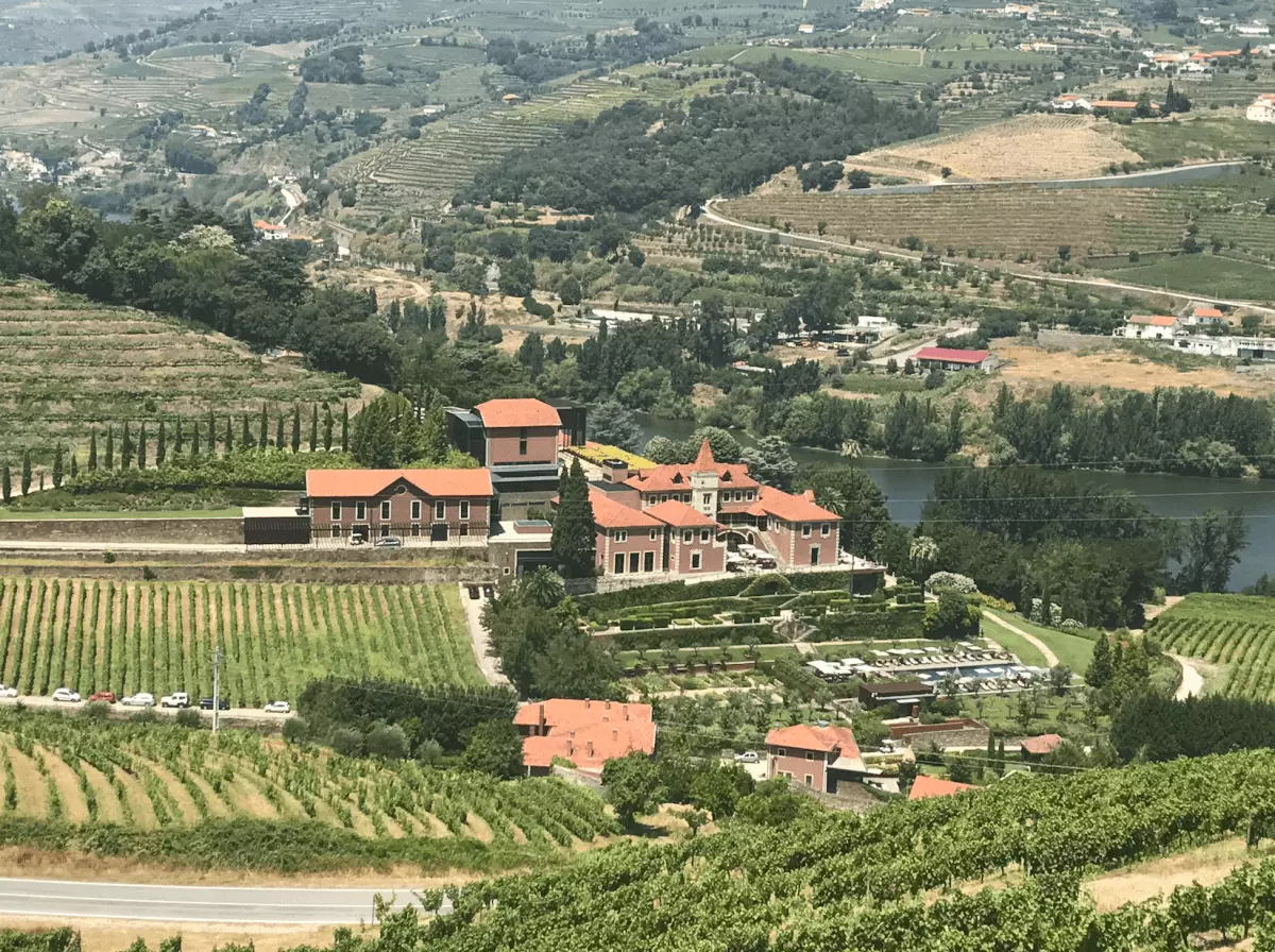 여행 일기: Charlotte Simone의 Luxe Escape to Portugal's Douro Valley 40361_2