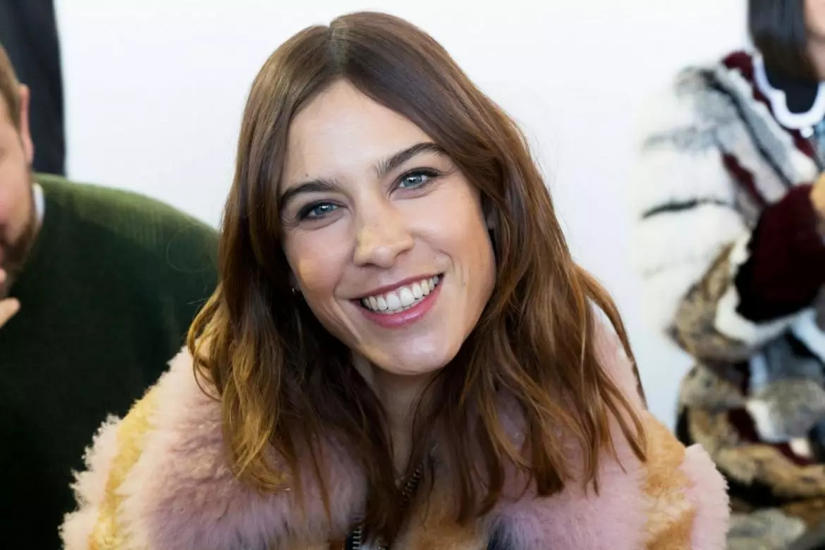 Inkweto Yonyine Alexa Chung na Nyina Bashobora Kwemeranya 41331_1