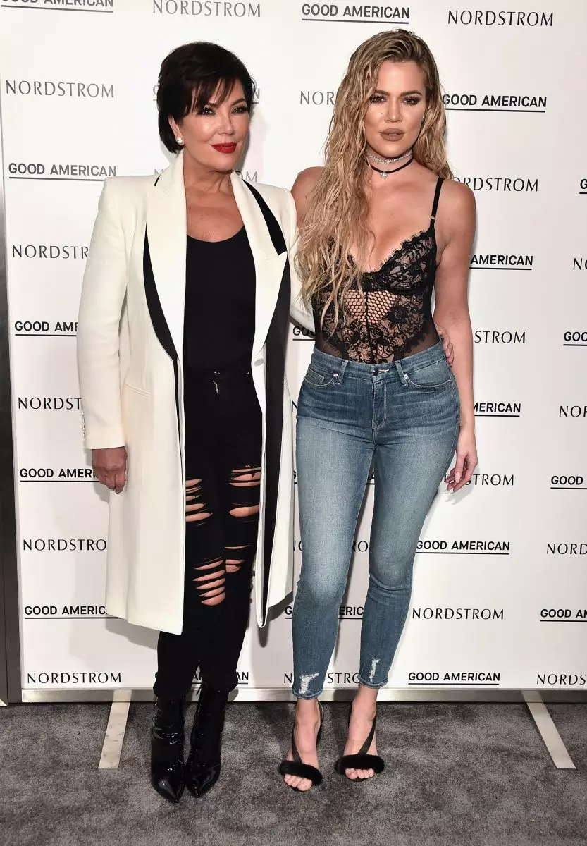 LOS ANGELES, CA - 18 Ekim: Kris Jenner ve Khloe Kardashian, 18 Ekim 2016'da Los Angeles, California'da Nordstrom'daki Khloe Kardashian İyi Amerikan Lansman Etkinliğine katılıyor. (Fotoğraf: Alberto E. Rodriguez/Getty Images)