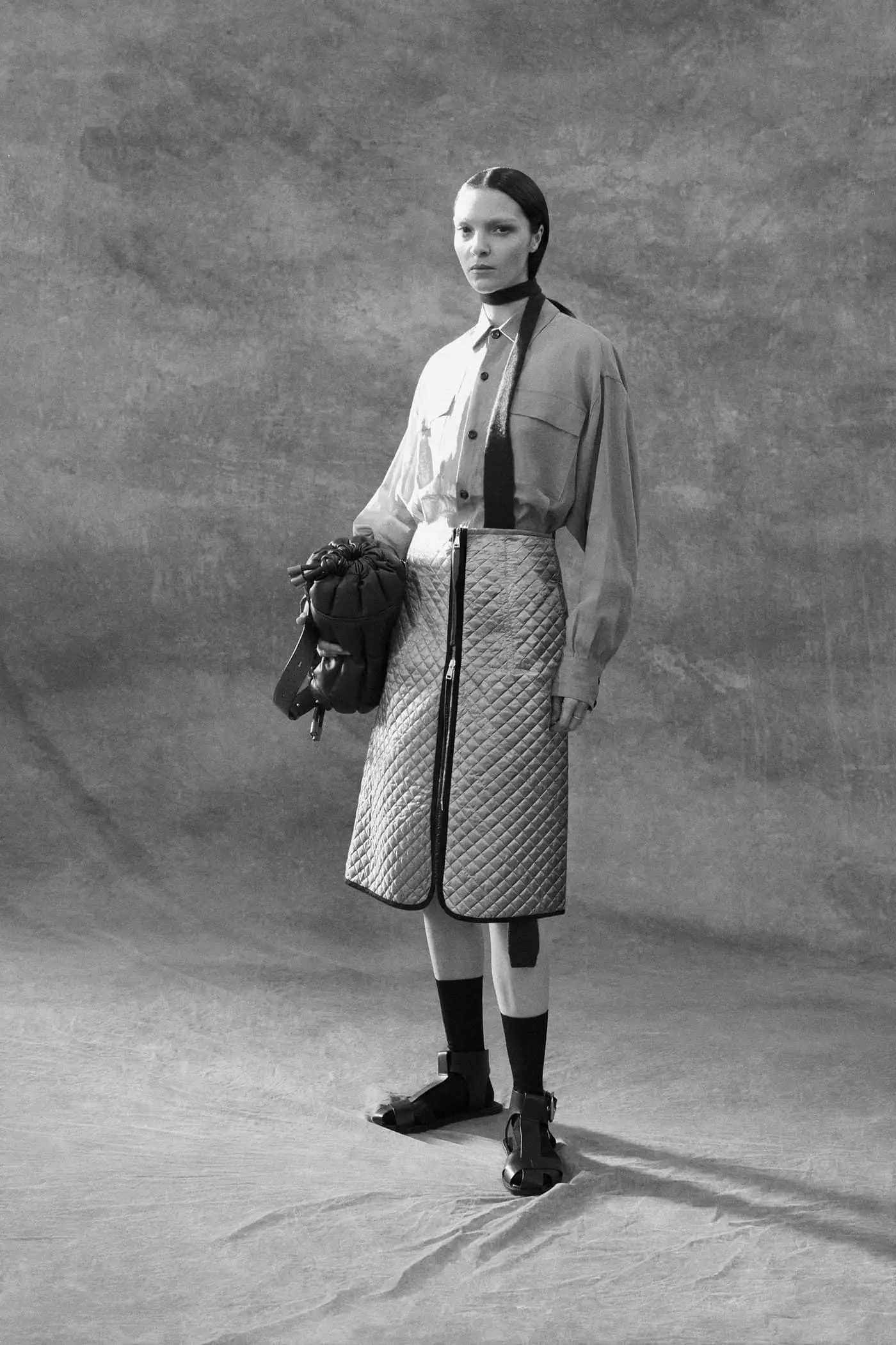 Yeni Moncler mı? Eski Celine Alum Veronica Leoni, 2 Moncler 1952 Serisiyle Teslim Edildi 4193_18