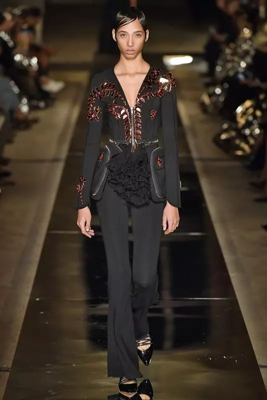 Pařížský týden módy: Alexander McQueen, Sonia Rykiel, Givenchy a další 42025_14
