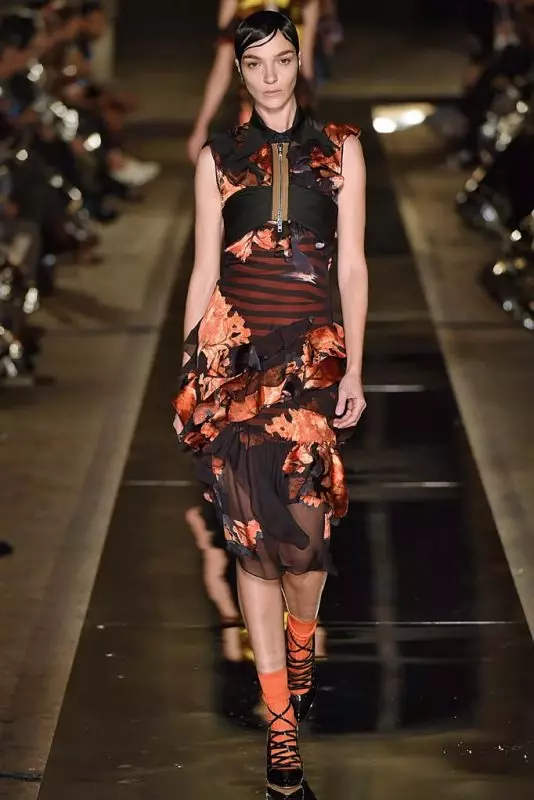 Седмица на модата в Париж: Alexander McQueen, Sonia Rykiel, Givenchy и др 42025_15