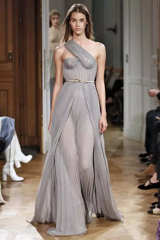 Paris Fashion Week: French Dressing sa Chloé, Balmain's Jungle, ug Daghan pa 42166_17