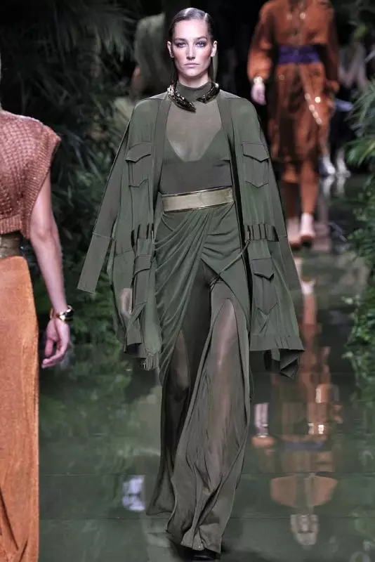 Paris Fashion Week: French Dressing sa Chloé, Balmain's Jungle, ug Daghan pa 42166_21