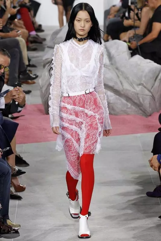 Paris Fashion Week: French Dressing sa Chloé, Balmain's Jungle, ug Daghan pa 42166_26