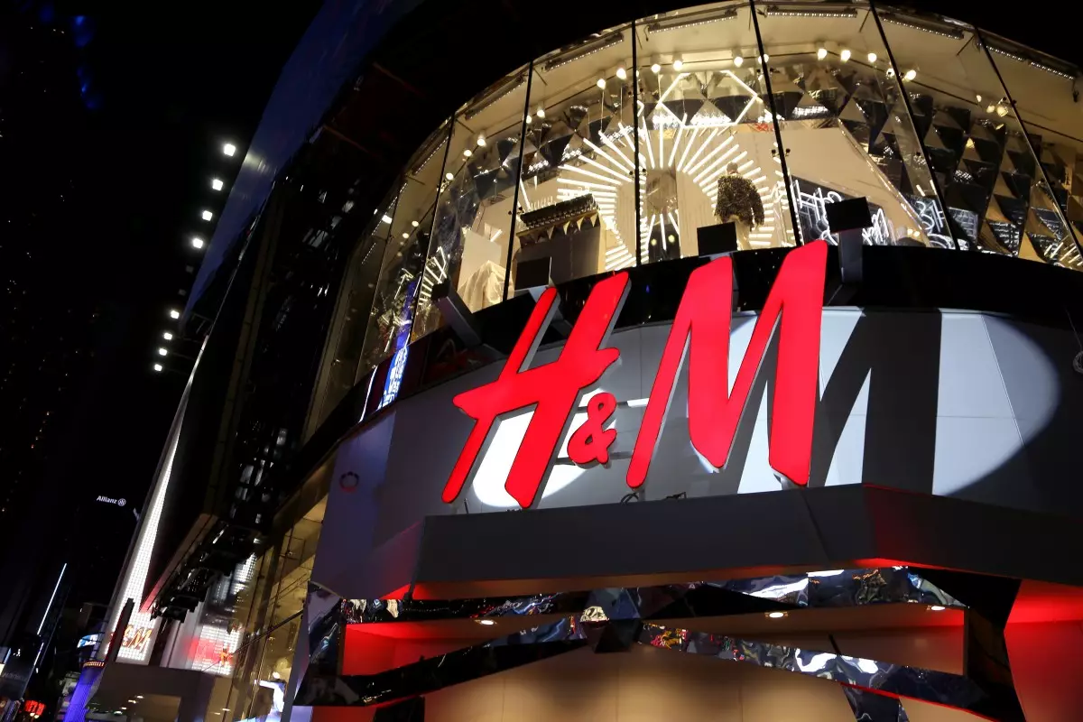 H&M шинэ жинсэн өмд гаргах гэж байна.