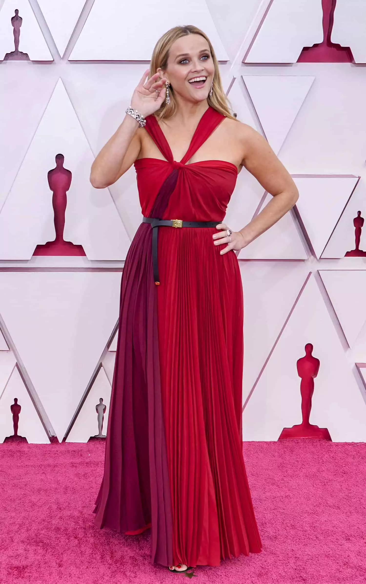 Oscars 2021: 레드 카펫으로 돌아가기 위해 모든 스타가 입었던 옷 보기 4260_3