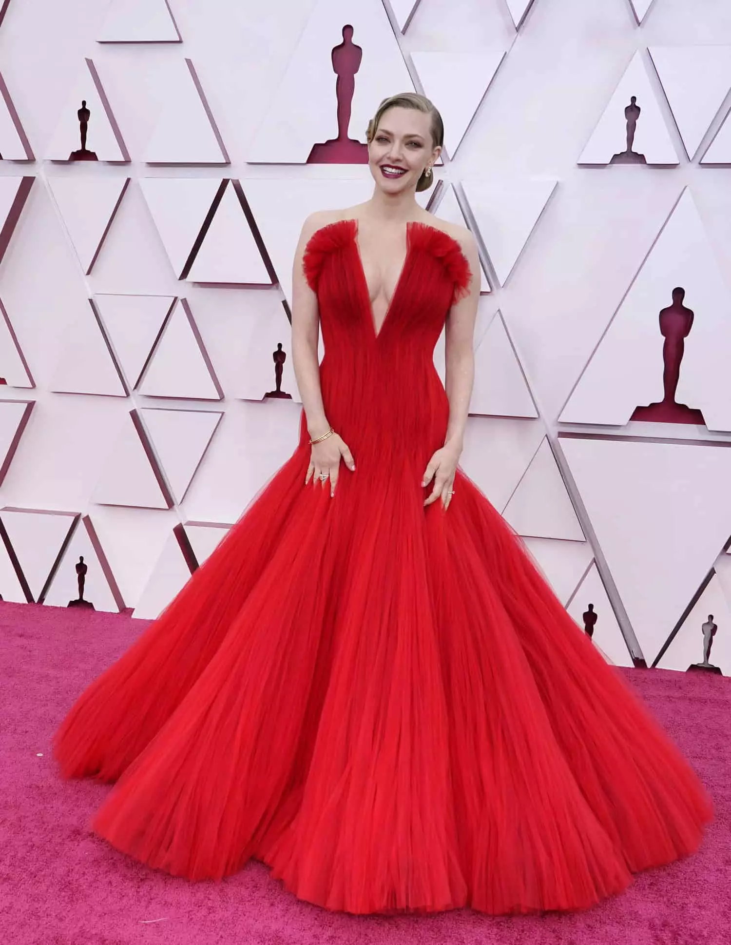 Oscars 2021: Xem tất cả các ngôi sao đã mặc gì để trở lại thảm đỏ 4260_6