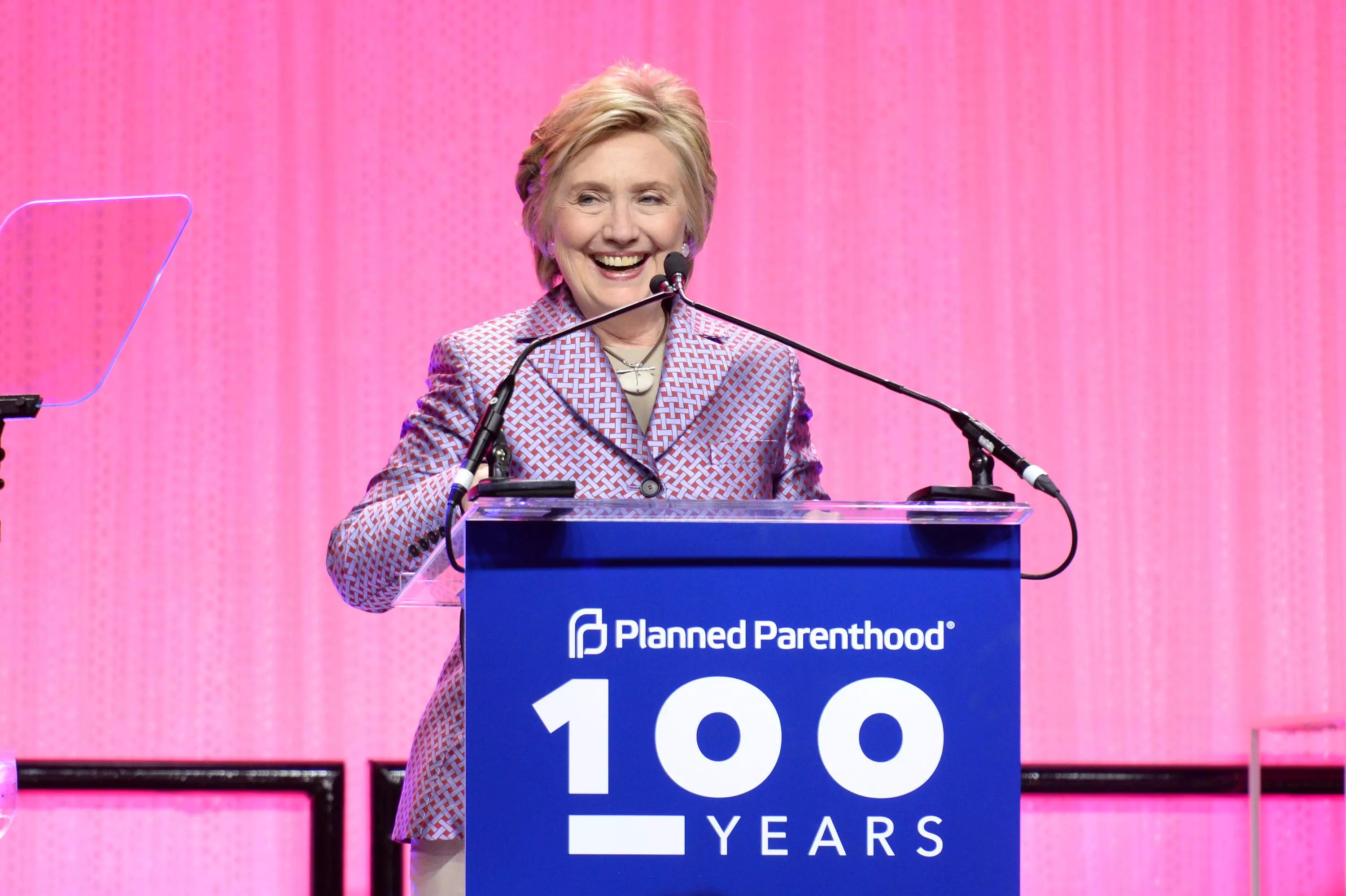Kolejny występ Hillary Clinton, Nikki Reed wprowadza na rynek linię Lifestyle