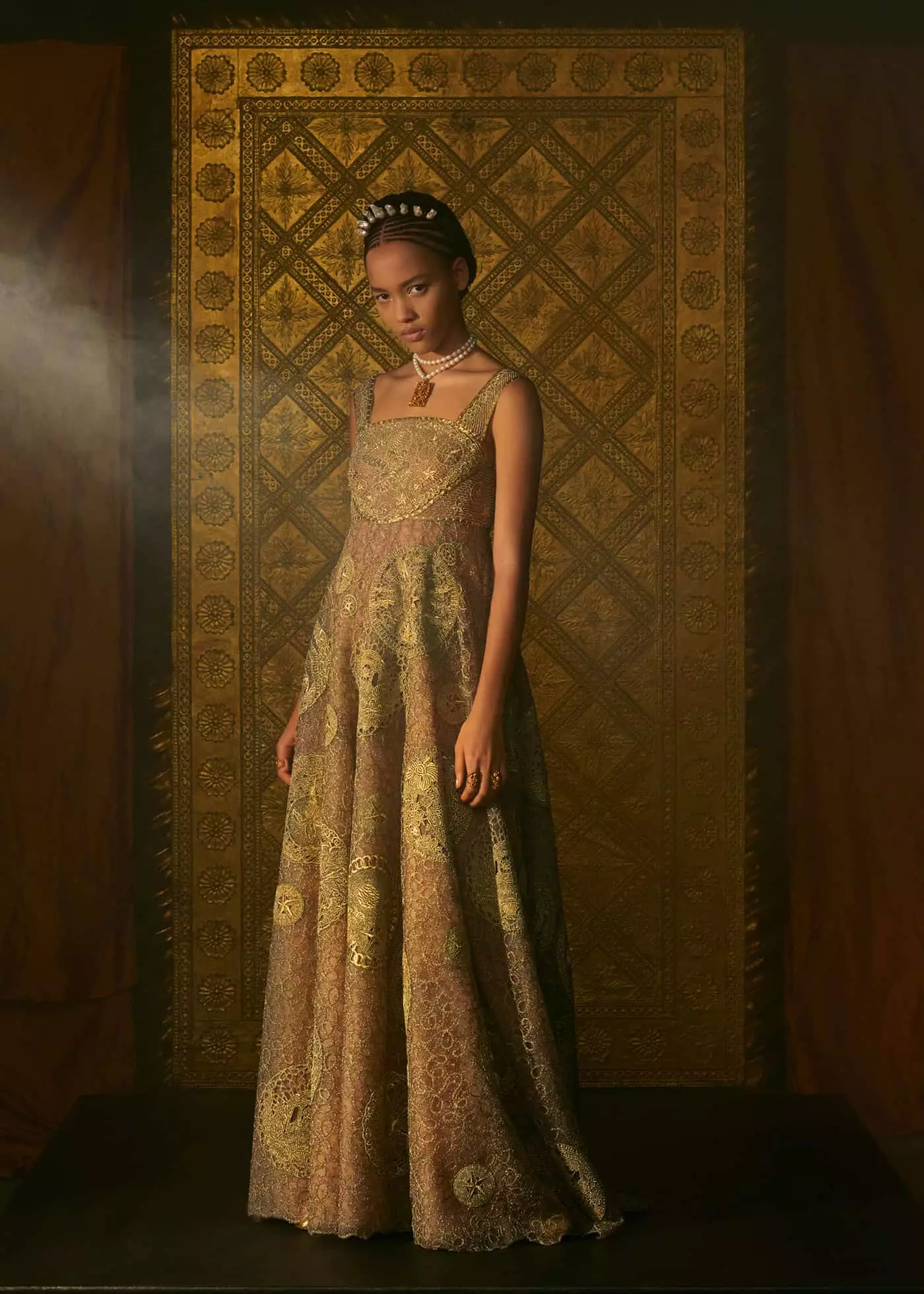 Високата мода на Диор, пролетта ’21 го слави универзумот со колекција на тема Тарот 4276_43