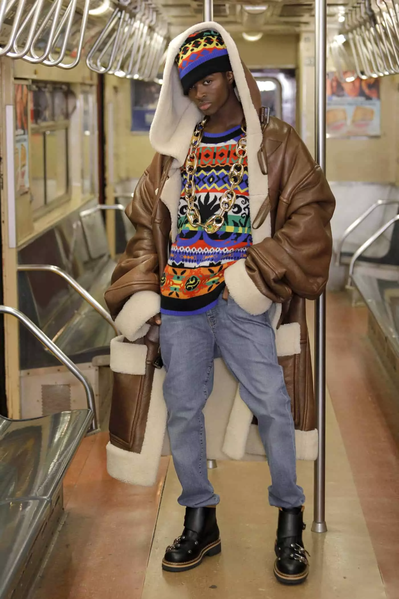 Moschino იღებს MTA-ს, აღმასრულებელი დირექტორი ტოვებს Away-ს და ტედ ბეიკერი 4296_9