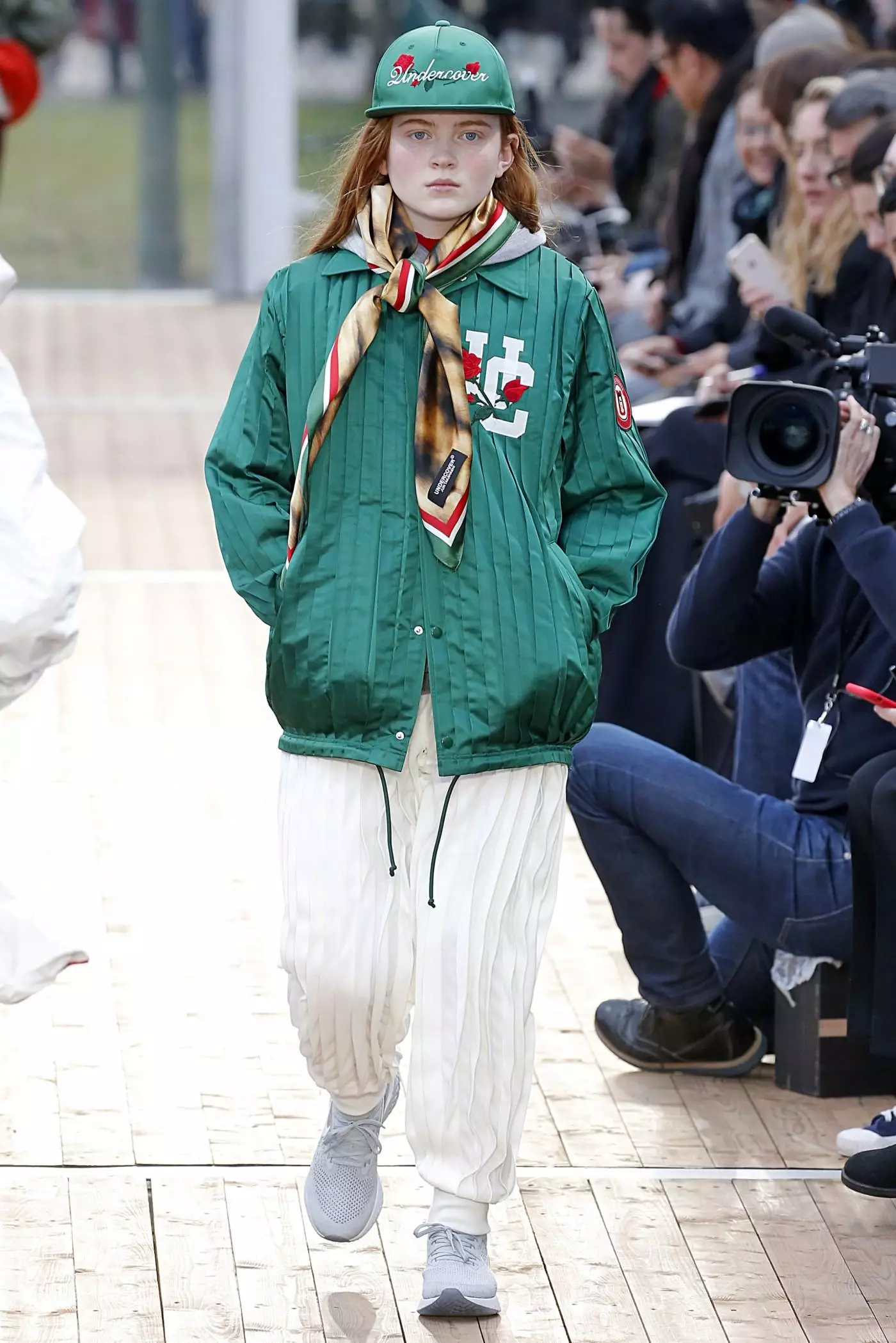 «Stranger Things» աստղ Սեյդի Սինքն անցնում է Փարիզի Նորաձևության շաբաթվա գաղտնի ցուցադրությանը 43189_4