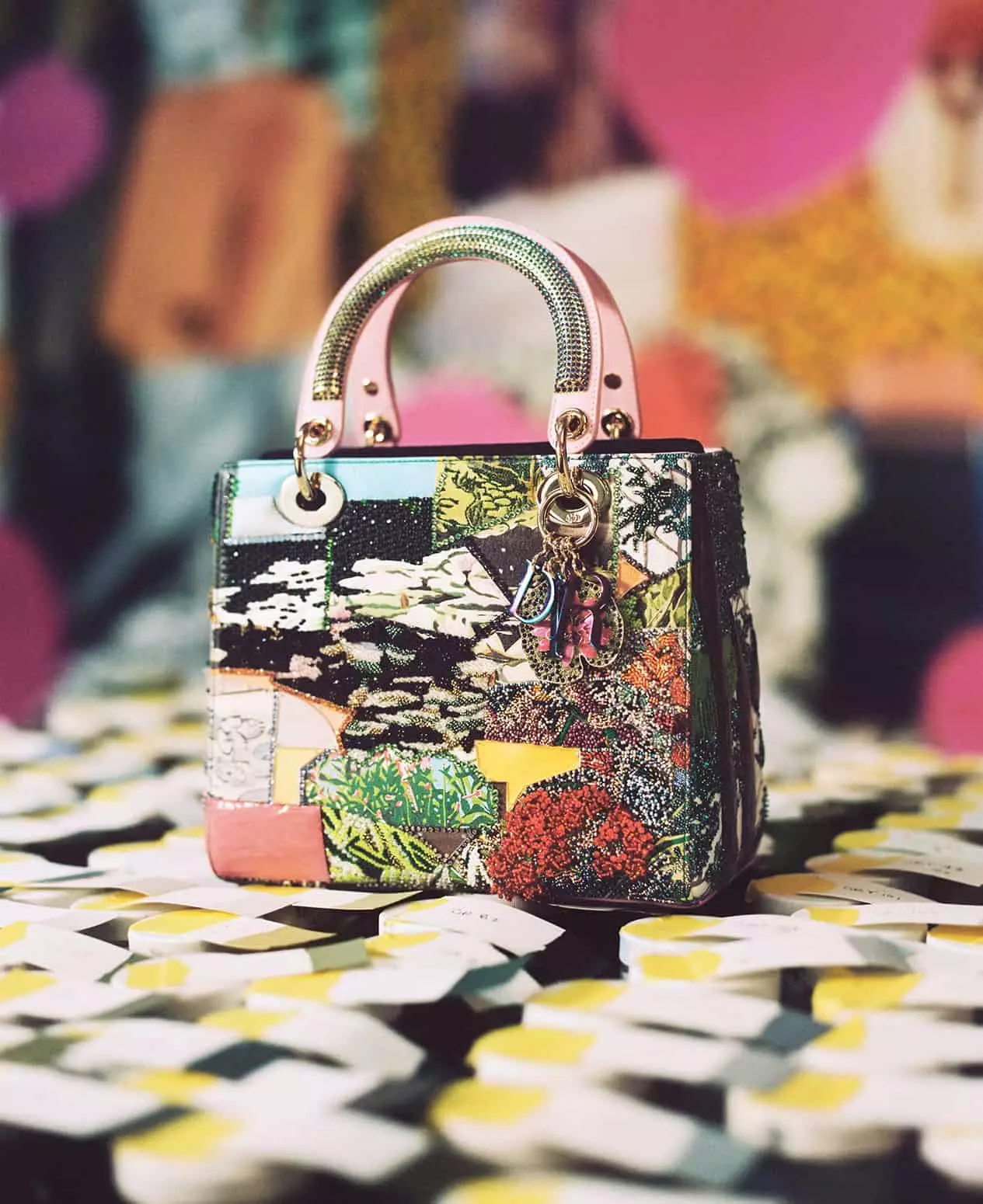 Dior представляє четверте видання художньої серії жіночих сумок 43323_11
