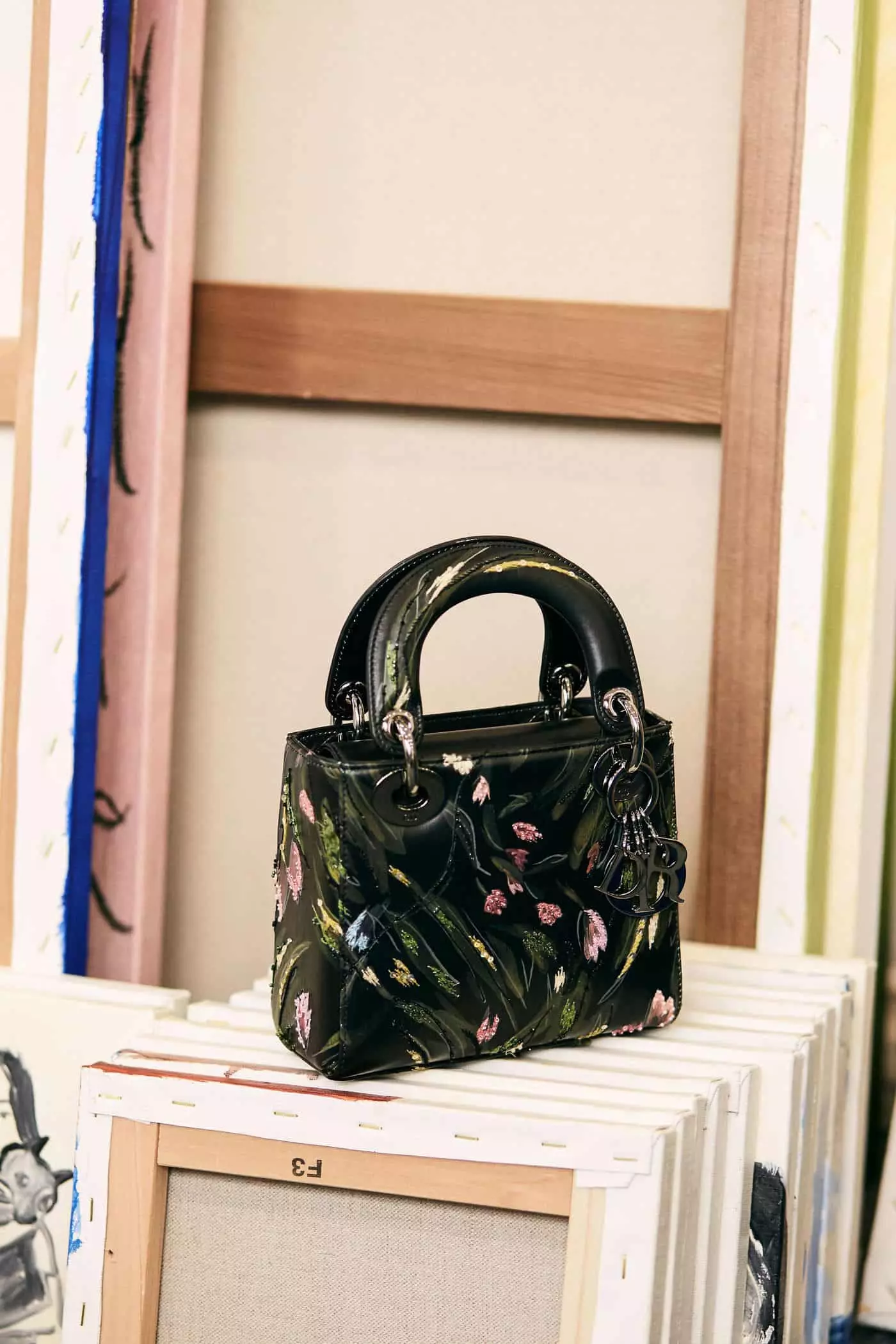 Ο Dior αποκαλύπτει την τέταρτη έκδοση της σειράς καλλιτεχνών Their Lady Bag 43323_2