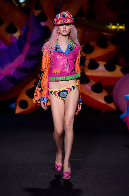 ვარსკვლავები გამოდიან Moschino-ს ლოს-ანჯელეს Runway შოუსთვის 43564_18