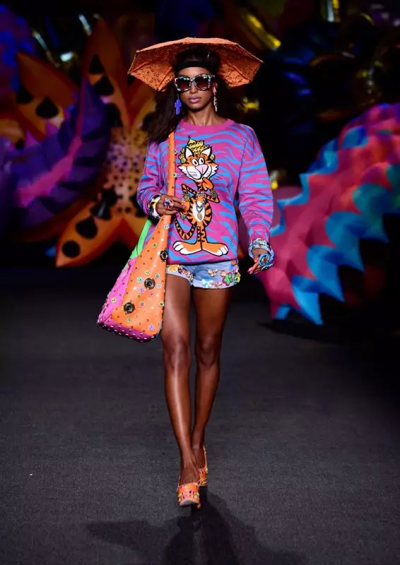 La Steloj Eliras por la L.A. Runway Show de Moschino 43564_19