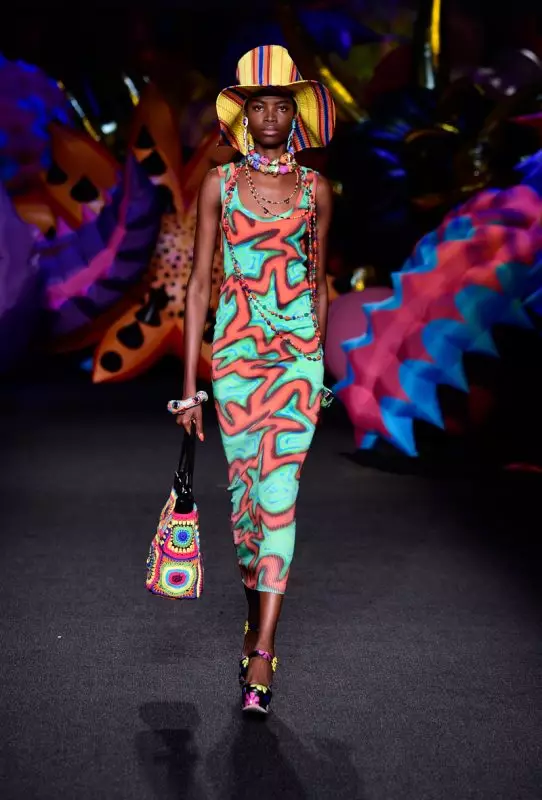 La Steloj Eliras por la L.A. Runway Show de Moschino 43564_22