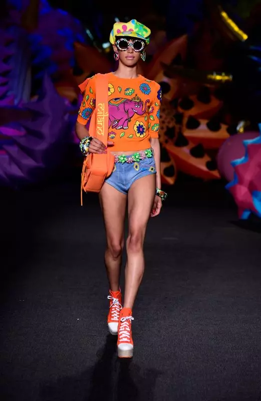 La Steloj Eliras por la L.A. Runway Show de Moschino 43564_23