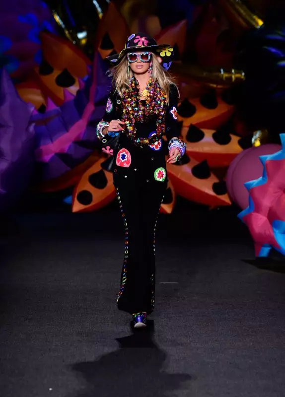 Vedetele ies la spectacolul lui Moschino L.A. Runway Show 43564_31