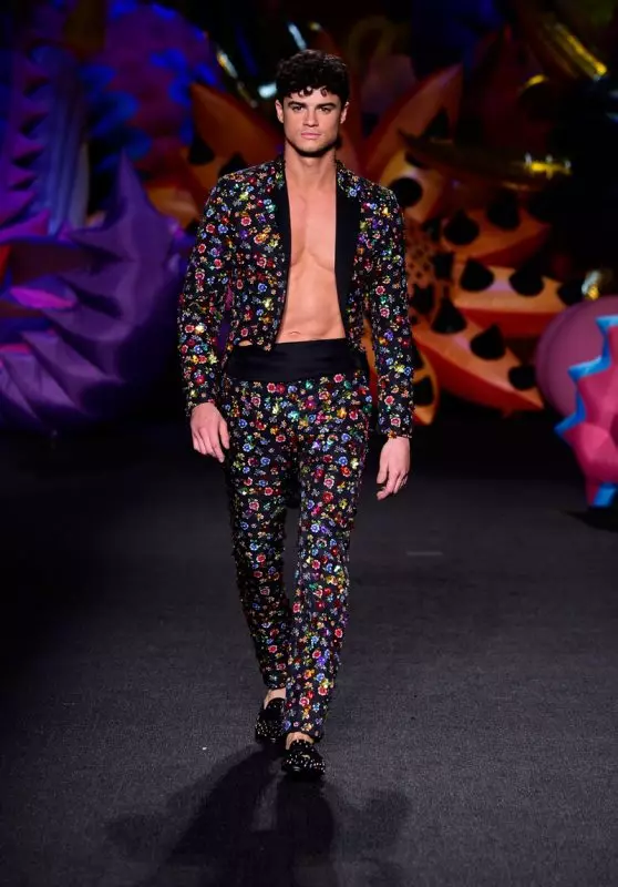 La Steloj Eliras por la L.A. Runway Show de Moschino 43564_39